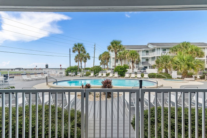 Charming Condo, Poolside And Steps From The Beach! - Florida