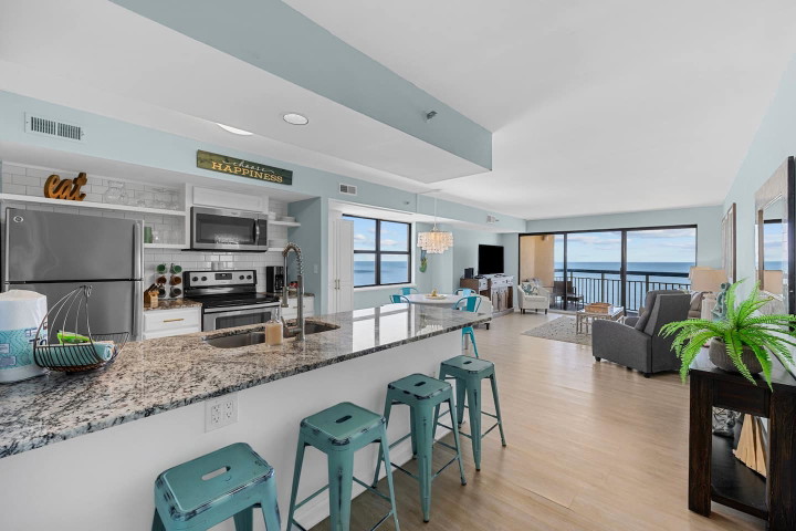 Stylish & Roomy Direct Oceanfront - King Bed, Pool - South Carolina