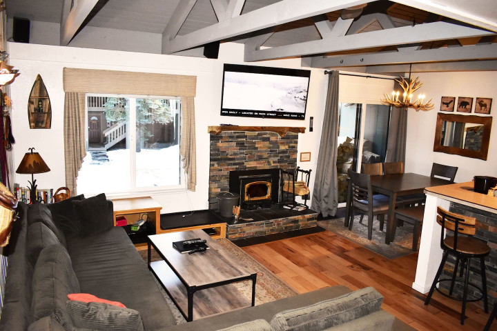 Seasons 4 Condo #174- Close To Shuttle And More! - Mammoth Lakes, CA