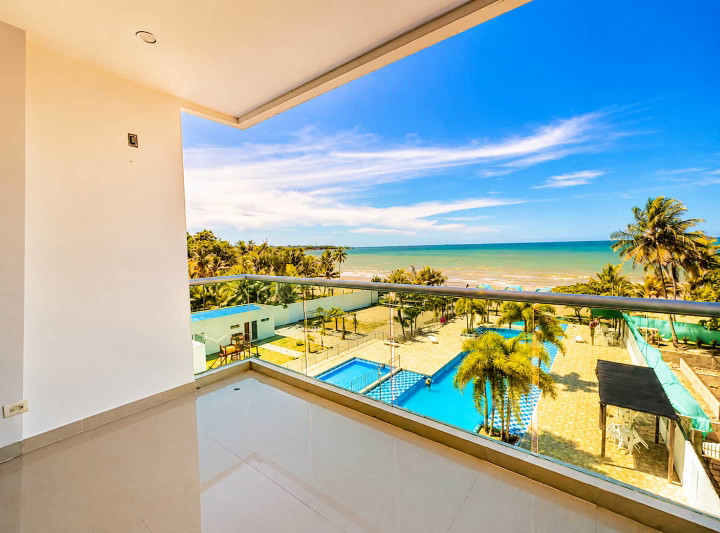 Beachfront | Vista Al Mar + A/c + Balcón + Piscina - Covenas