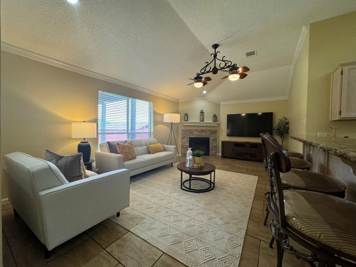Luxury Home W/backyard - Perfect For Groups - Grand Prairie, TX