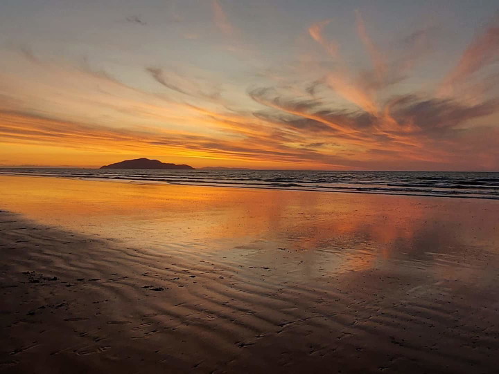 ŌTaki Beach Bach | Kāpiti Views | Pet-friendly - Ōtaki Beach