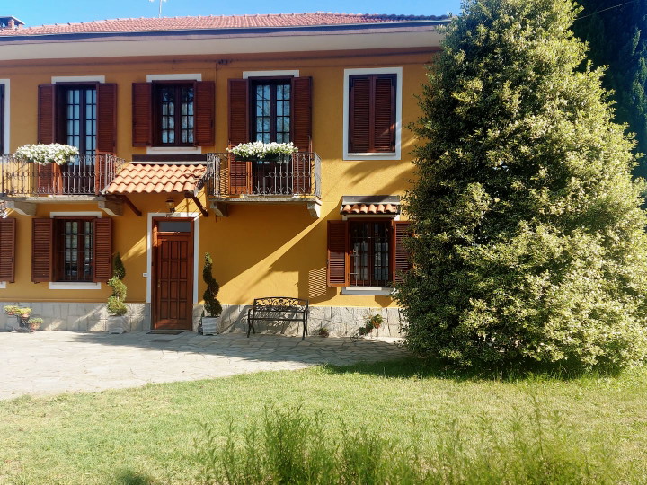 Casa Dell'agrifoglio - Entire Accommodation In Villa - Rivoli
