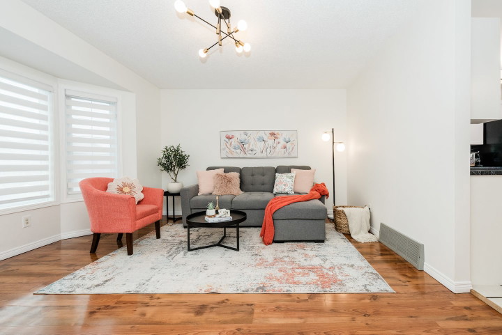 Stylish 2br·king Bed·workstation· Parking·near Lrt - Edmonton