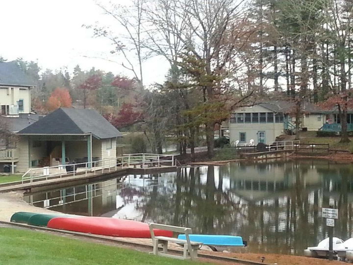 Lake Front Comfort ! Canoe Firepit Hike Fish Relax - Hendersonville, NC