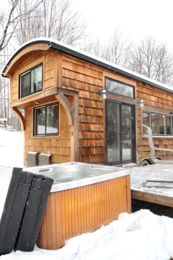 The Caterpillar House: Tiny W/ Hot Tub & Fire Pit - Vermont