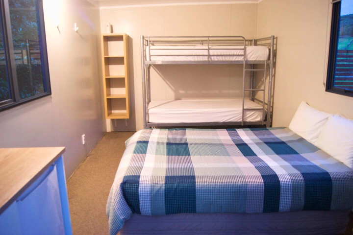 Large Cabin Plus+ Comfortable & Affordable - Katikati
