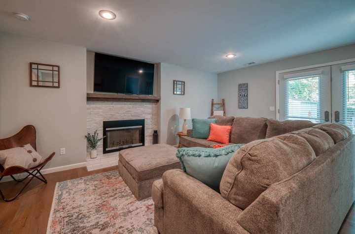~Home Away From Home~ Fast Wifi | Bbq Grill | Easy Self Check-in - Kansas City