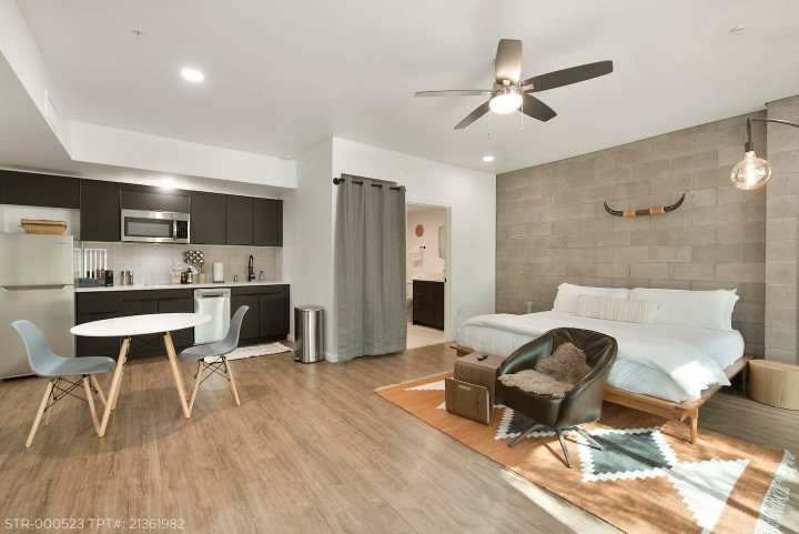 Neptune's Studio Apartment With Pool! - Tempe, AZ
