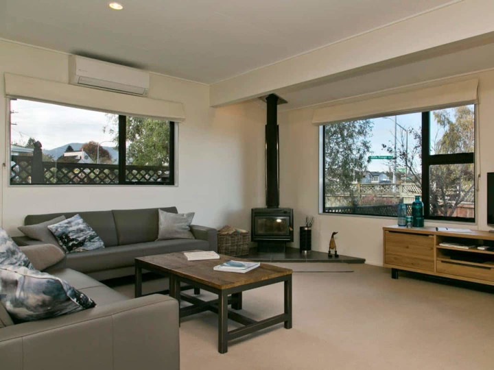 Central With Mountain Views! - Taupo