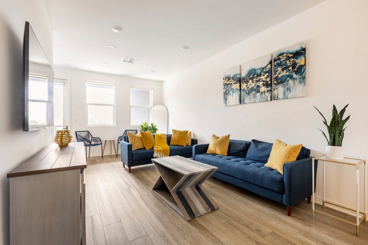 Ontario Townhome Near The Airport. - Ontario, CA