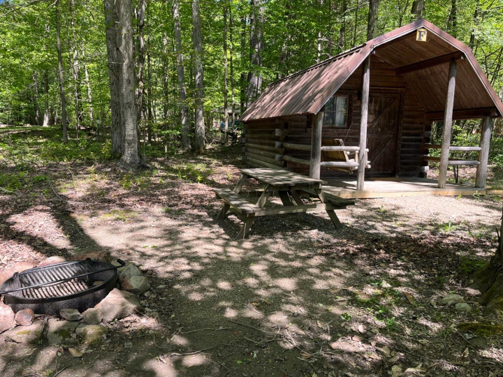 Cabin F (Rustic): Full Bed + Bunkbeds - Bradford, PA