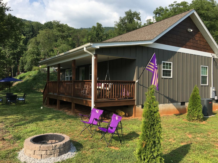 Catamountain River House. Relax By The River! - Sylva, NC