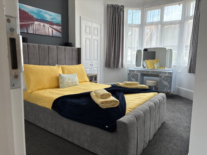 Prime Location By Leigh Broadway & Close To Beach - Southend-on-Sea