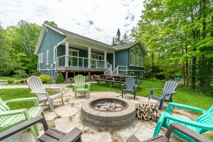 Coconut Cottage - Walk To The Beach! - Sauble Beach