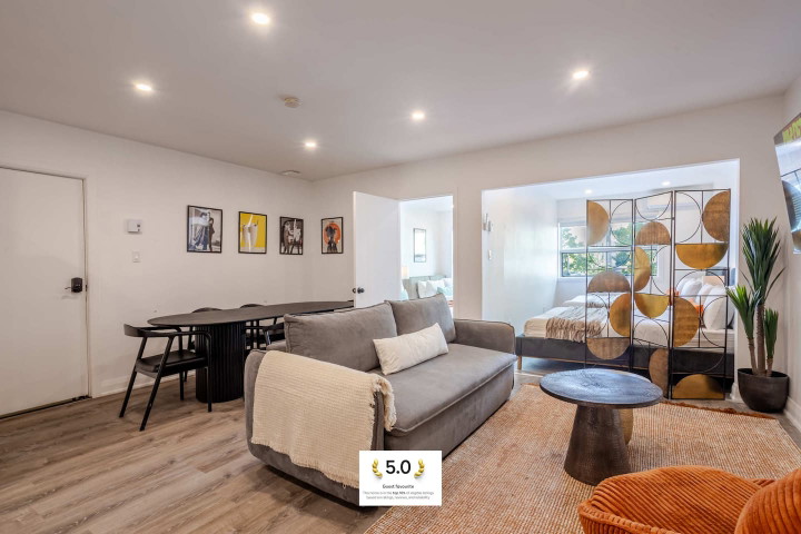 Vibrant Cityscape Stay Stylish 1br In Central Mtl - Montréal