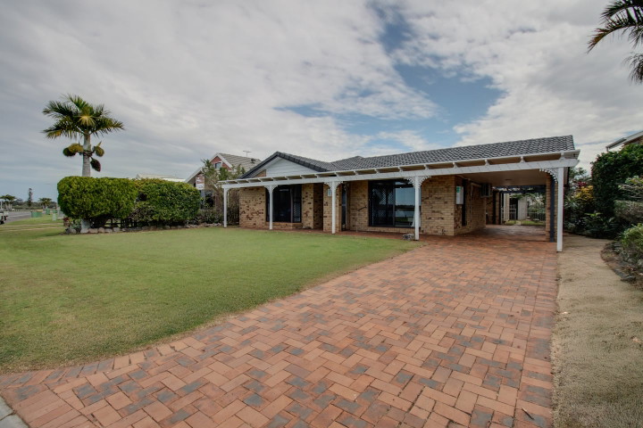 Spacious Victoria Point Family Home | 4br & Wifi - Brisbane