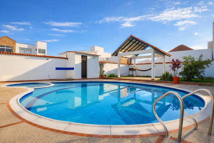 Casa En Anapoima: Piscina, Jacuzzi Y Relax Total - Anapoima