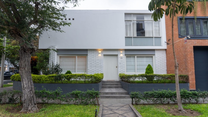 Recently Renovated Ground Floor House-san Isidro - Lima