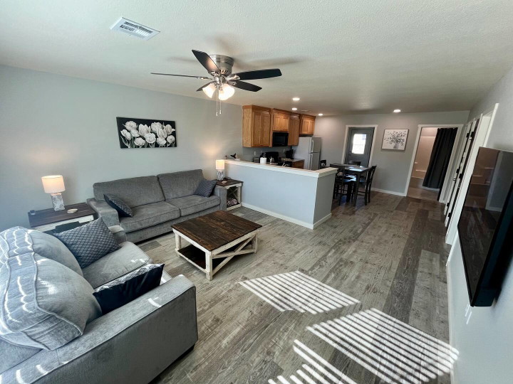 Clean! Prime Casino Location. King Beds. 2 Mi - WinStar World Casino and Resort