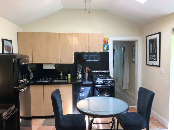Great Location Private Quiet Garden Cottage - California