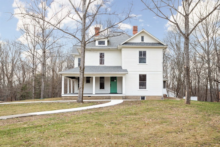 Secluded Farmhouse Close To Downtown Nashville, In - Nashville, IN