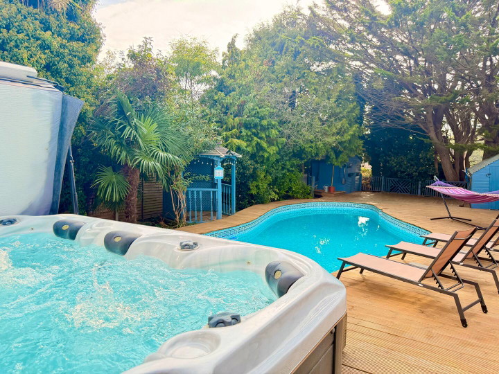 Palm House | Pool, Hot Tub | South Downs - Steyning