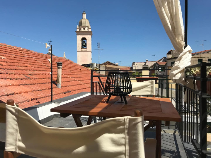 Romantica Mansardina Con Terrazzo Sui Tetti A Noli - Noli