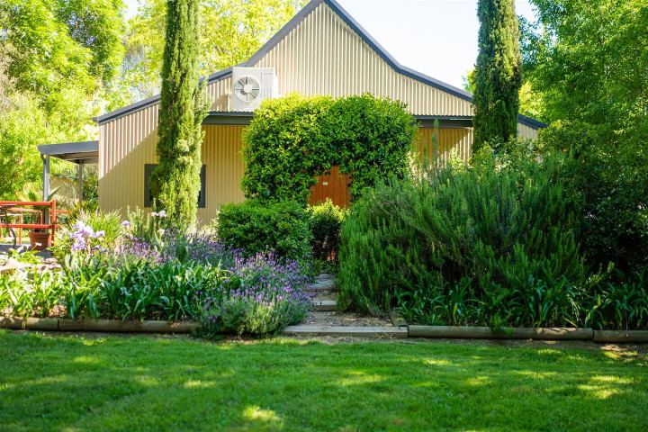 Tumut River Barn - Tumut