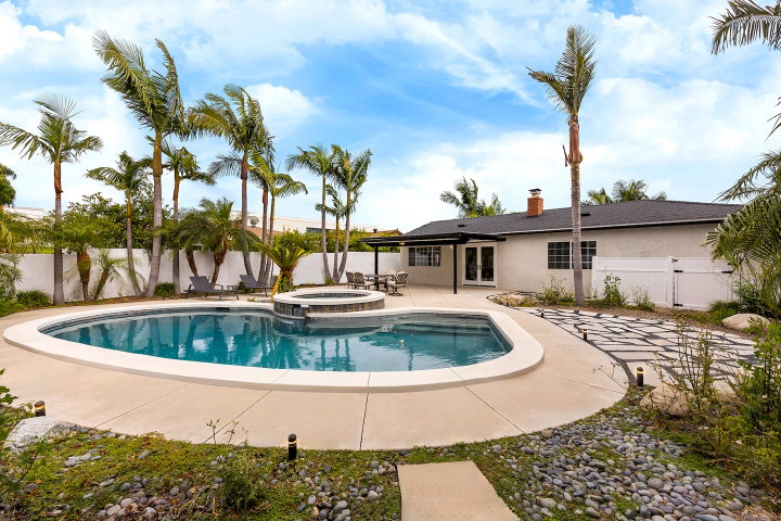 Serene Retreat With Pool Near Disneyland - West Covina, CA