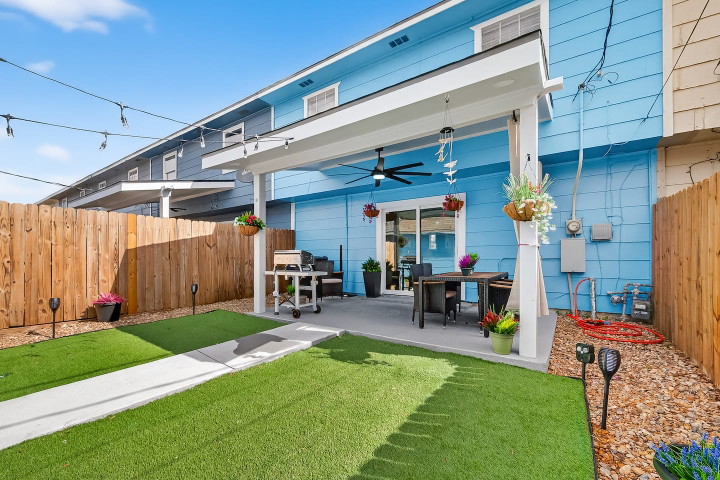 1/2 Mi To Sylvan Beach Park! Chic Townhome W/ Yard - Baytown, TX