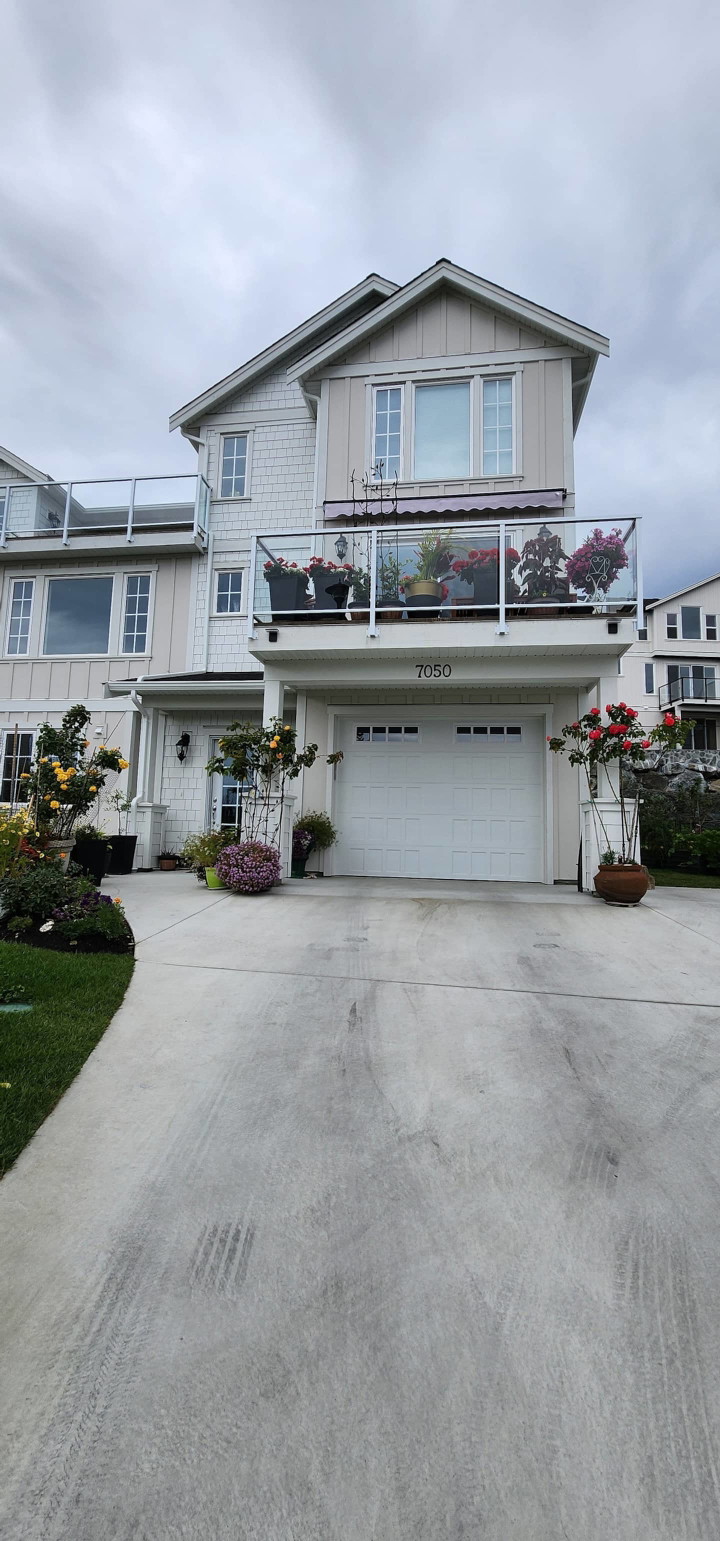 Bright 1 Br+ Bath & Reading Lounge In Sooke - Sooke