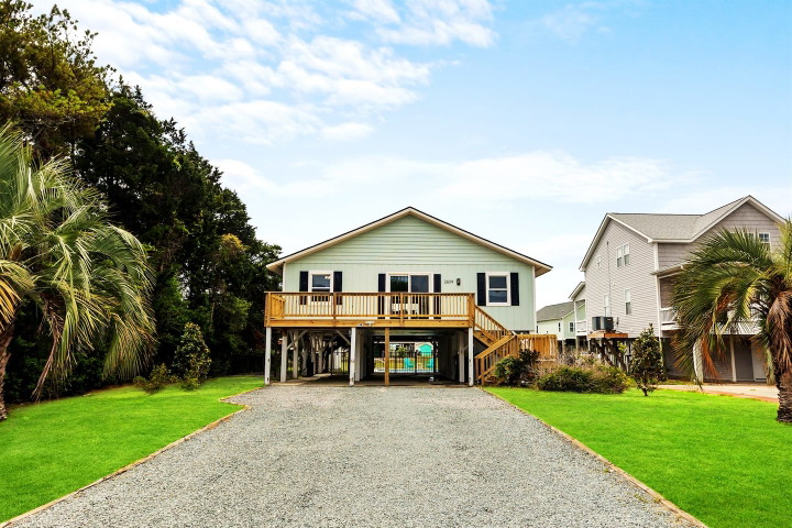 Five Minute Walk To The Beach, And A Pool In Oak I - Oak Island, NC