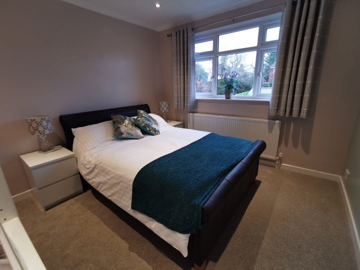 Guest Suite With Parking - Staffordshire