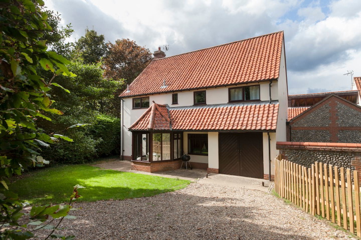 Burnham A -  A Self Catering Cottage That Sleeps 3 Guests  In 1 Bedroom - Norfolk