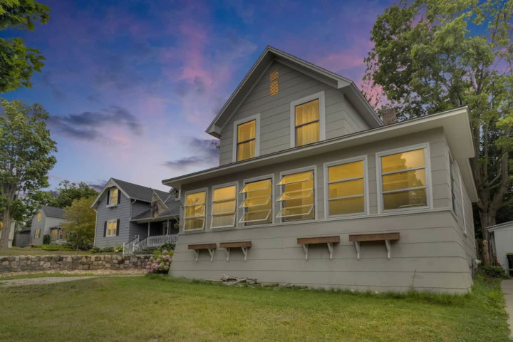Intown Home Short Walk To Shopping/food/waterfront - Petoskey, MI