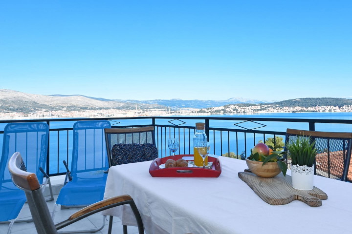 Mile 2 With 2 Bedrooms, Only 60m From The Beach - Croatia