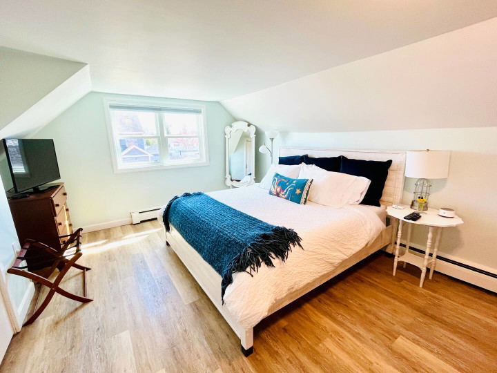 Spacious Studio Near Cliff Walk - Rhode Island