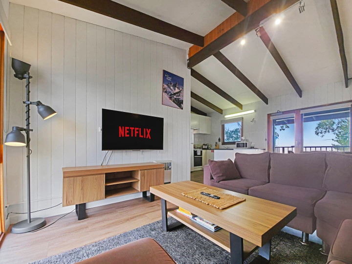 Lake Views  Central Location  Ski Storage  Wifi - 진다바인