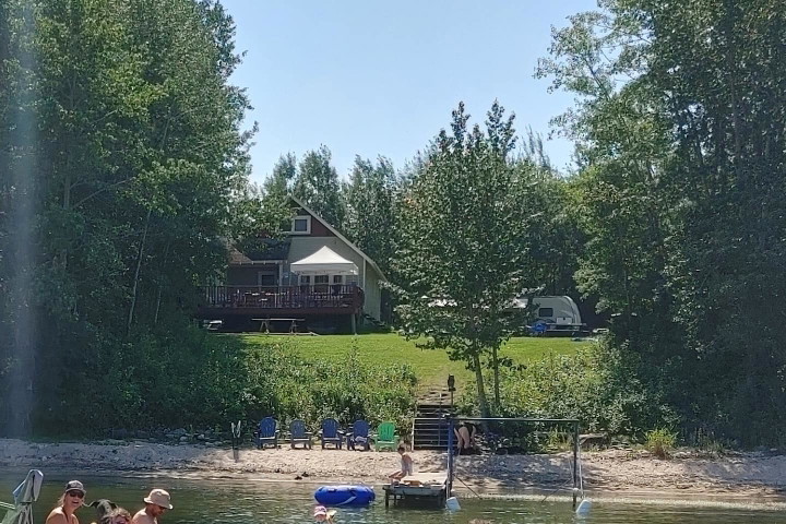 Lakefront  Sandy Beach  5br - Lac la Biche