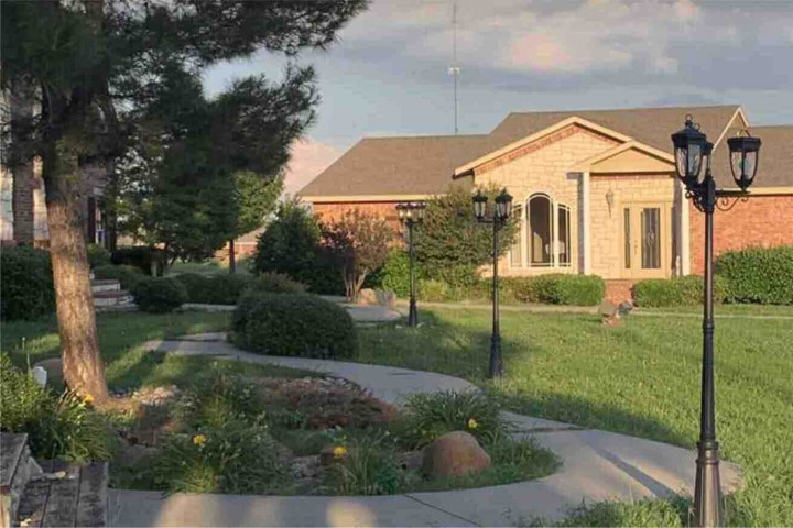 (The American Dream) Traditional 3 Bed 3 Bath Home - Ardmore, OK
