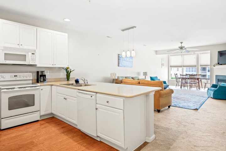 Large Condo At Sandbar Village - Delaware