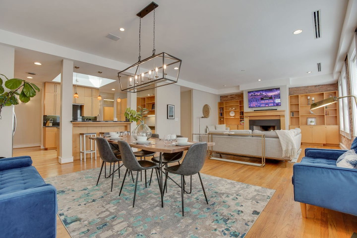 Red Door | Center Of Downtown Gvl W/ 3 King Beds! - Greenville, SC