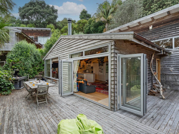 Kiwi Charmer - Onemana Holiday Home - Whangamatā
