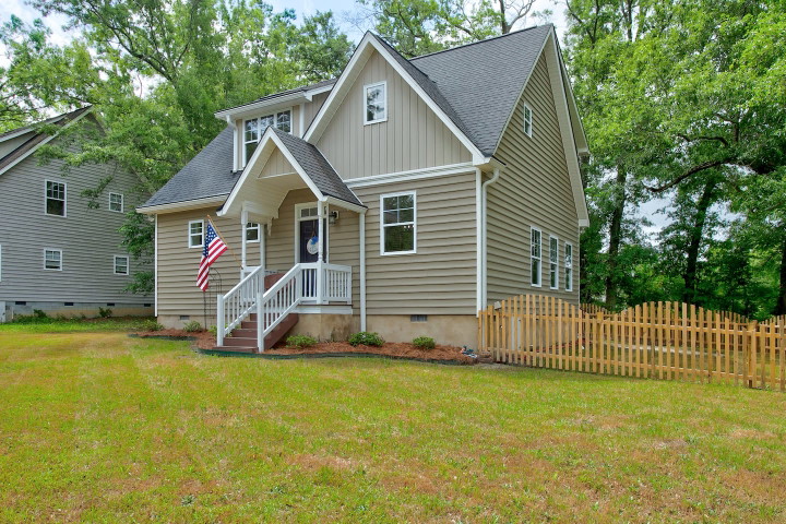Cheerful 3 Bedroom Home With Deck - Camden, SC