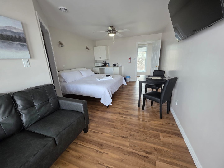 King Studio Suite - Lakefront - New Liskeard