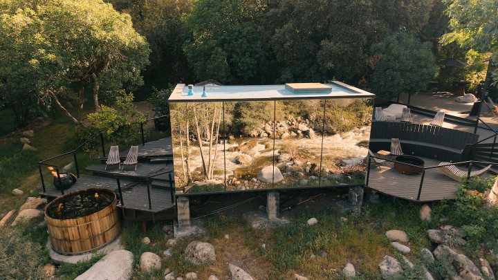 Riverfront Luxury Mirror House | Hot Tub (Stellar) - Sequoia National Park
