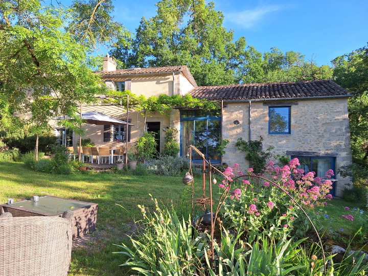 Rest In The Middle Of The Centuries-old Oaks - Lot-et-Garonne