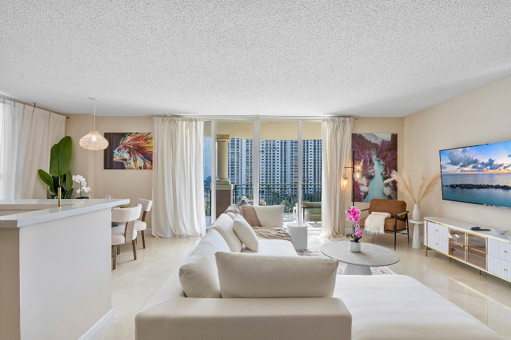 Family Retreat 3/2 By The Ocean - Sunny Isles Beach, FL