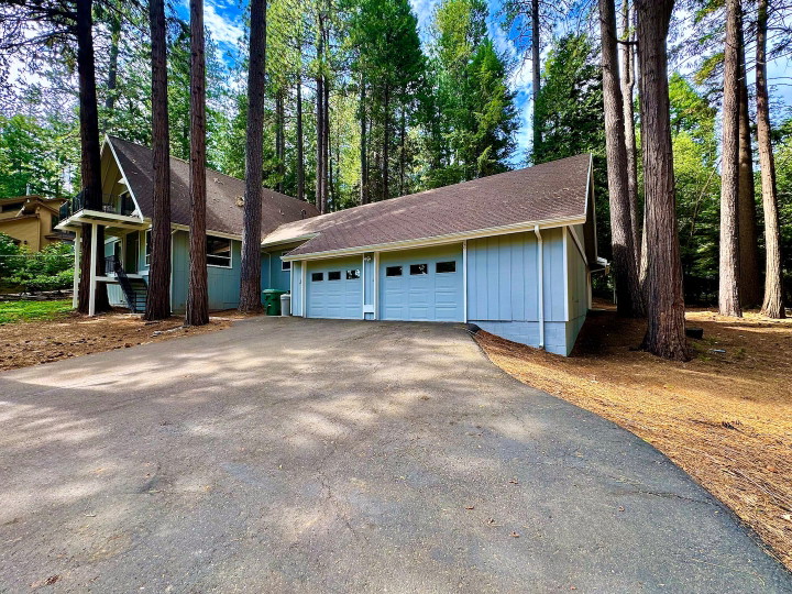 Treetop Cabin · Game Room · Fire Pit · Sleeps 8 - Pollock Pines, CA